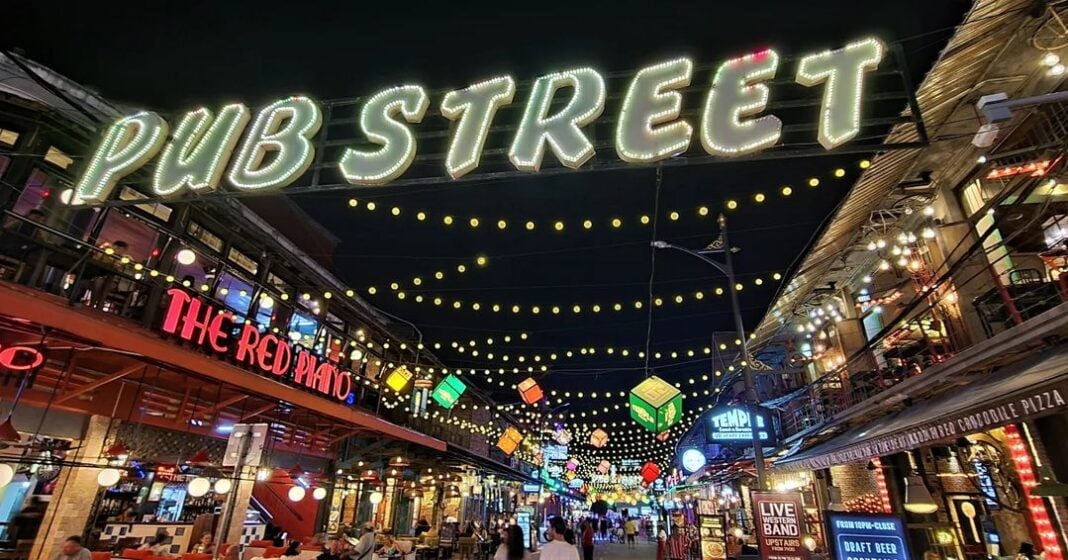 Discover Siem Reap's Vibrant Bar Scene: Unforgettable Nights!